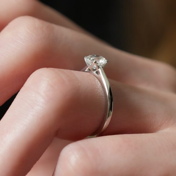 Simple Petal Solitaire Ring - Gabrielle Ring - Do Amore